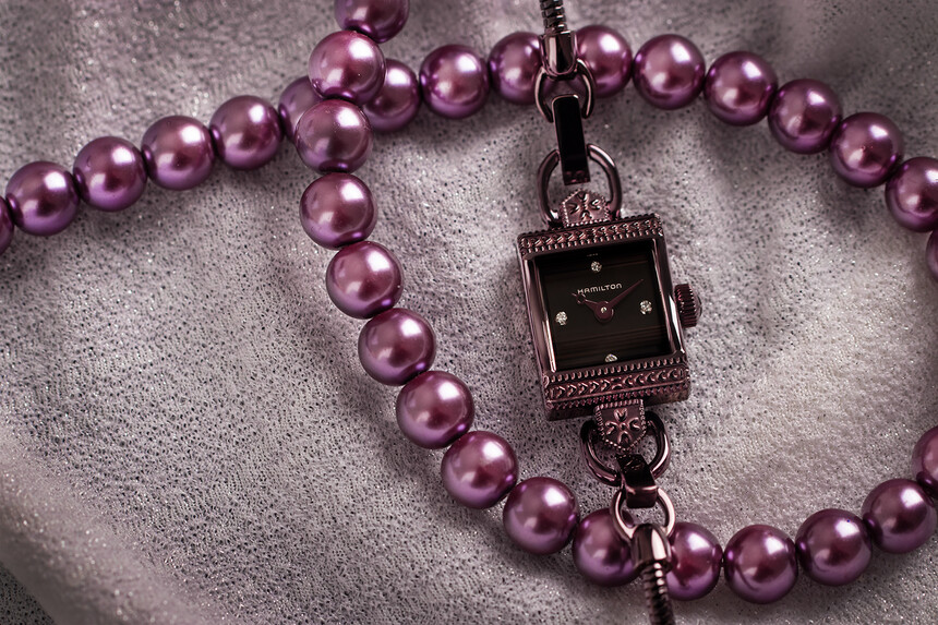 Elegantné dámske hranaté hodinky – Fotogaléria